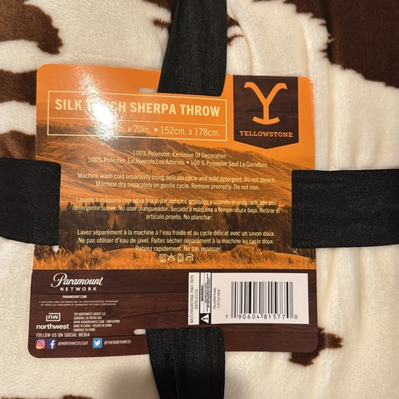 Yellowstone | Bedding | Yellowstone Silk Touch Sherpa Throw | Poshmark